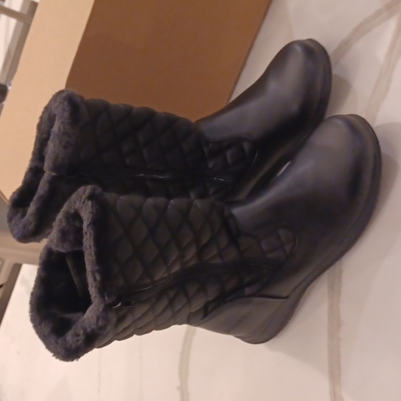 Weatherproof | Shoes | New Weatherproof Black Faux Fur Lined Quilted ...